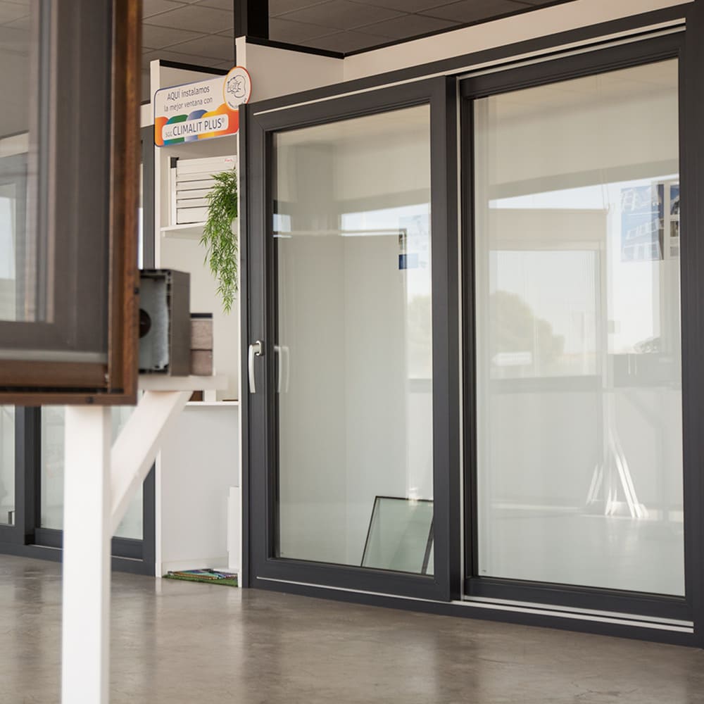 Tienda e instaladores de ventanas ☎️ Llame al 679830891